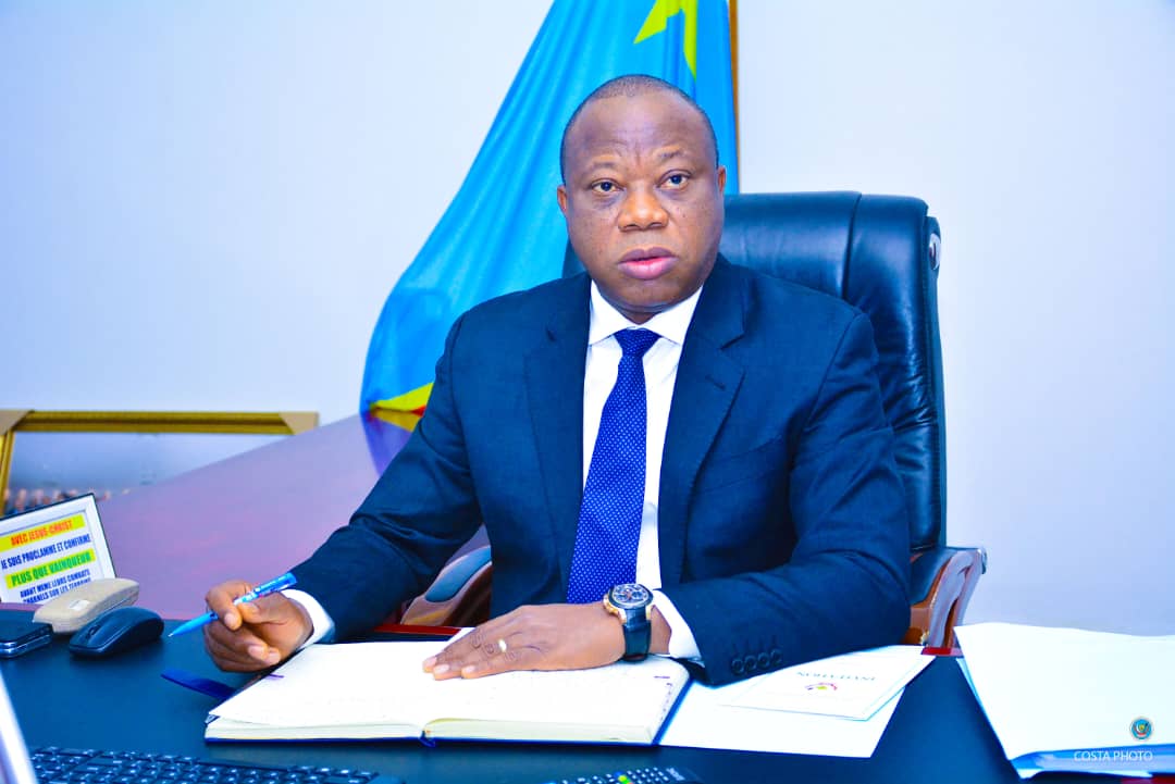 Page rose : Jean Claude Molipe Mandongo souhaite à la distinguée ...